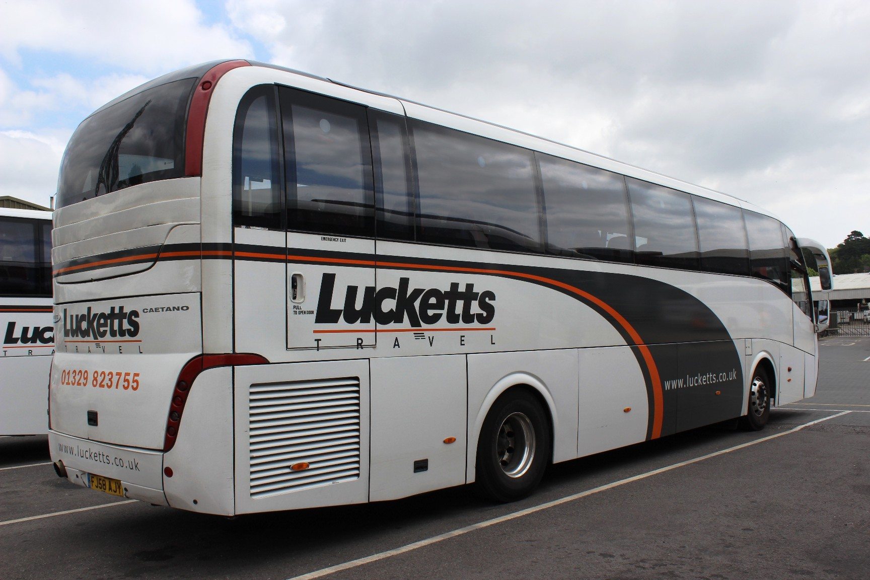 09 SCANIA K340 CAETANO LEVANTE 70 STS - Hills Coaches