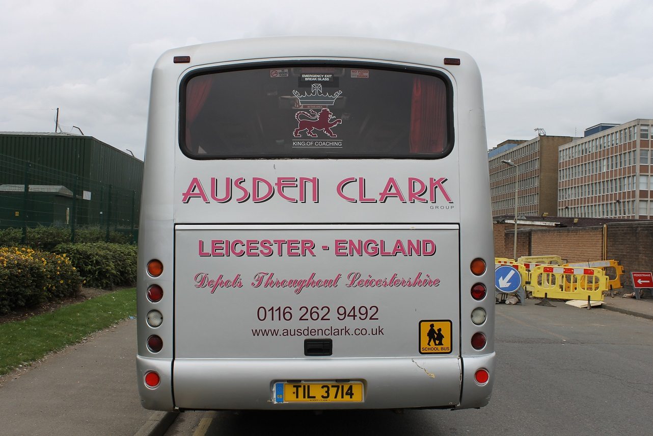 99 MERCEDES 814D PLAXTON CHEETAH - Hills Coaches