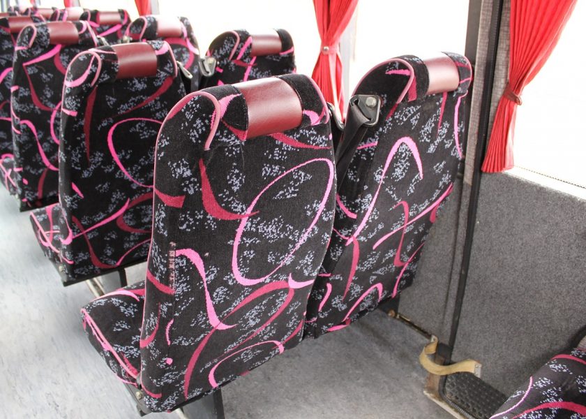 99 MERCEDES 814D PLAXTON CHEETAH - Hills Coaches