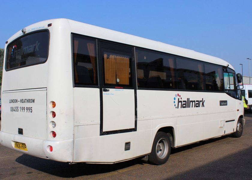 06 MERCEDES PLAXTON CHEETAH 25 SEATS - Hills Coaches