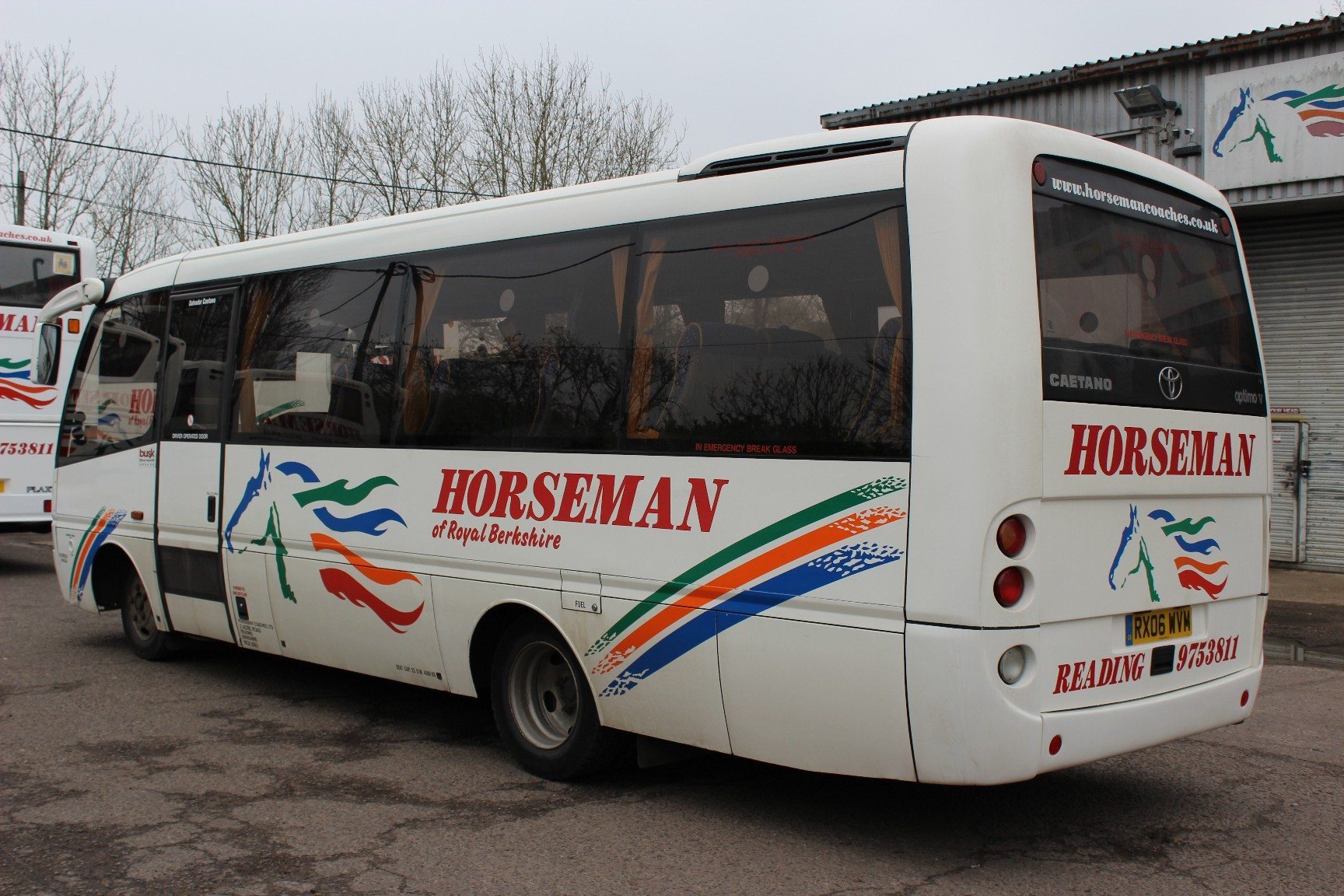 06 TOYOTA OPTIMO V 22 RECLINER - Hills Coaches