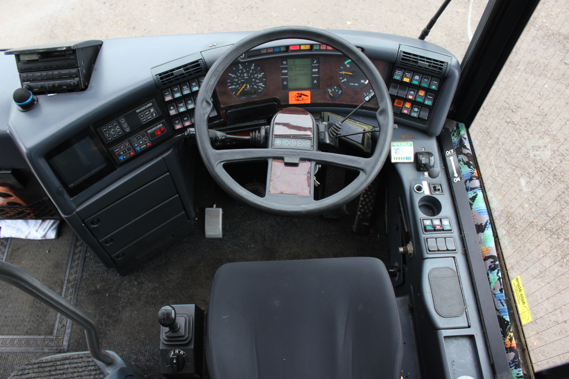 2002 NEOPLAN STARLINER 48 SEATER - Hills Coaches