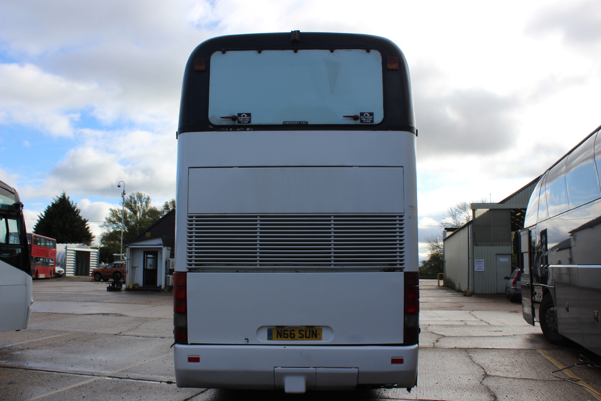 07 NEOPLAN N122 SKYLINER 87 SEATS - Hills Coaches