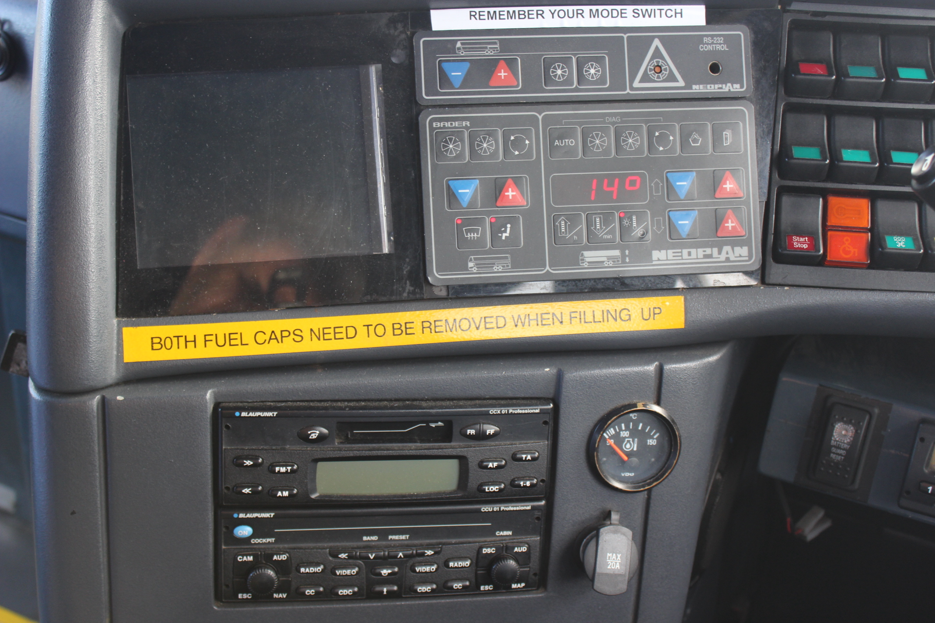 07 NEOPLAN N122 SKYLINER 87 SEATS - Hills Coaches