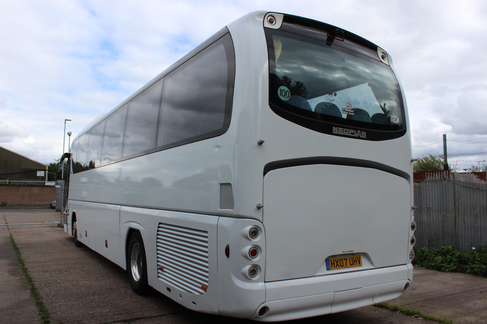 07 NEOPLAN TOURLINER 49 RECLINER EXEC - Hills Coaches