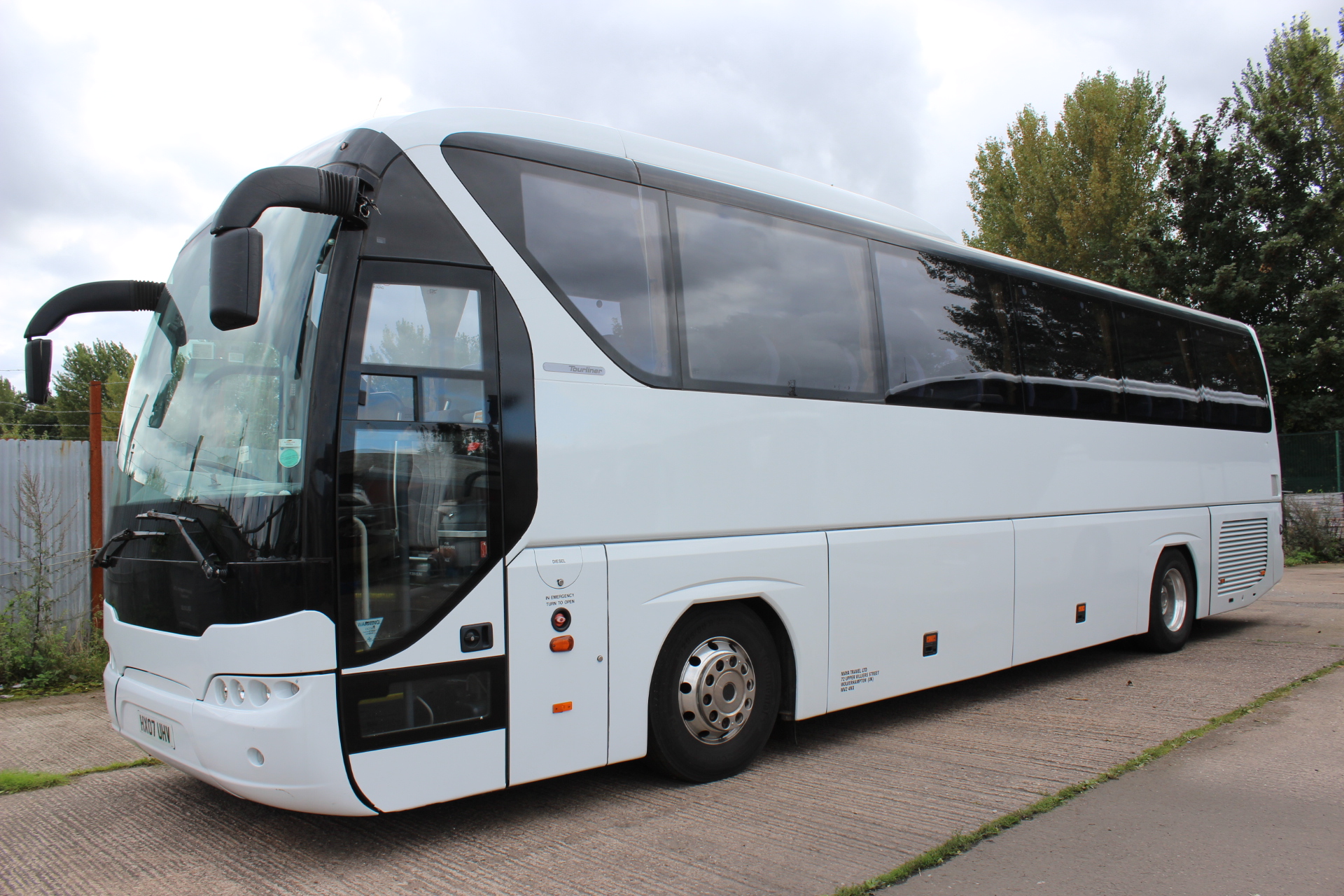 07 NEOPLAN TOURLINER 49 RECLINER EXEC - Hills Coaches