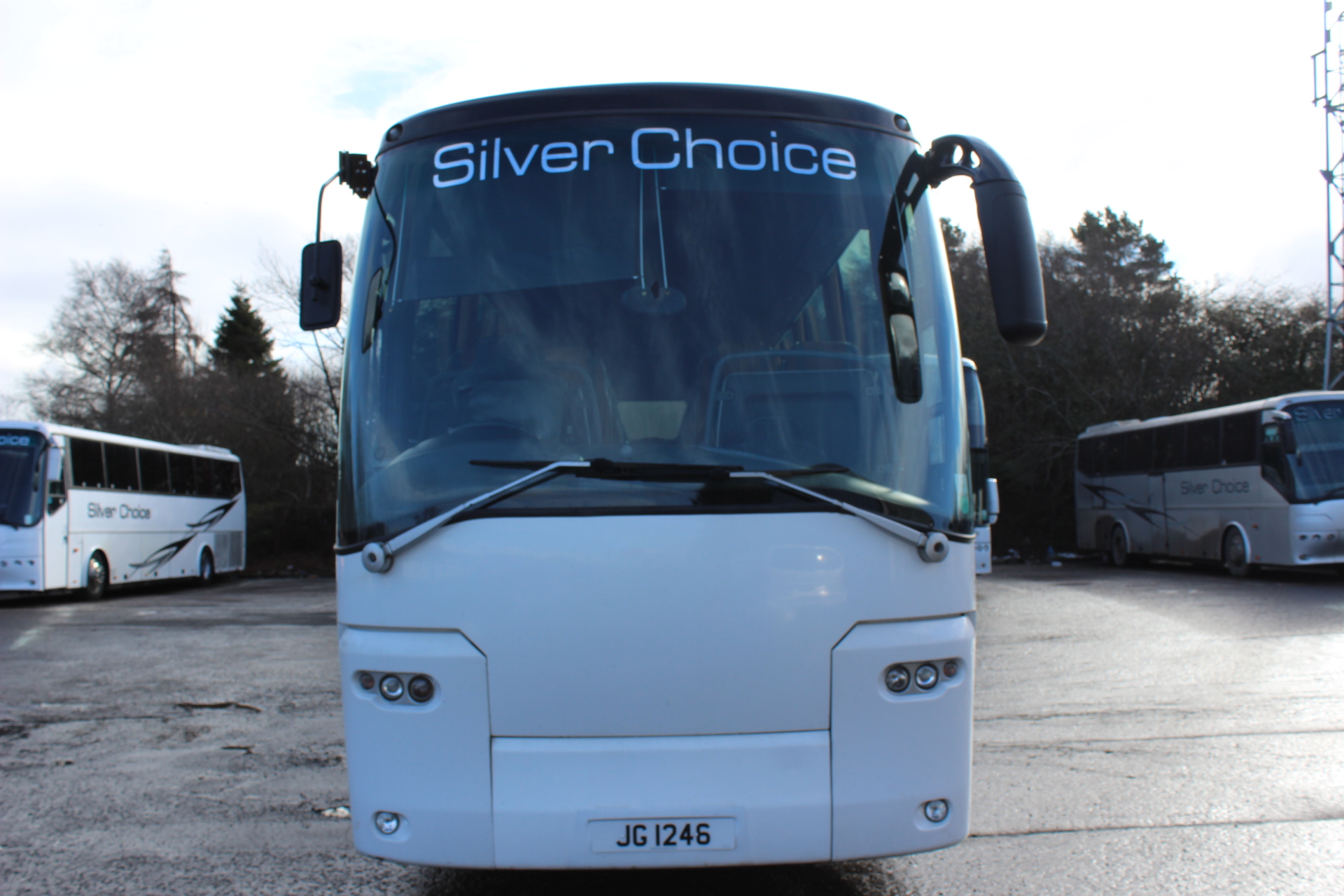 09 BOVA MAGIQ TRI-AXLE 53 RECLINER EXEC - Hills Coaches