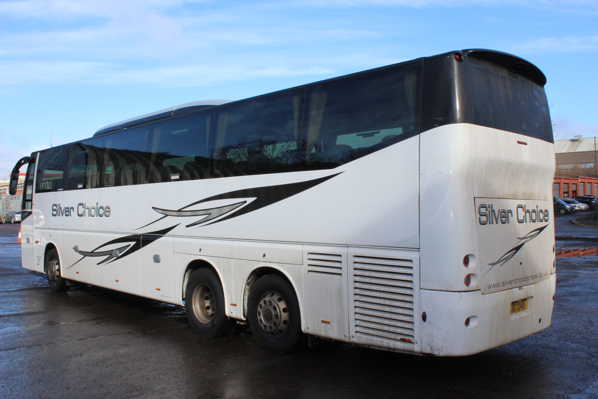 09 BOVA MAGIQ TRI-AXLE 53 RECLINER EXEC - Hills Coaches