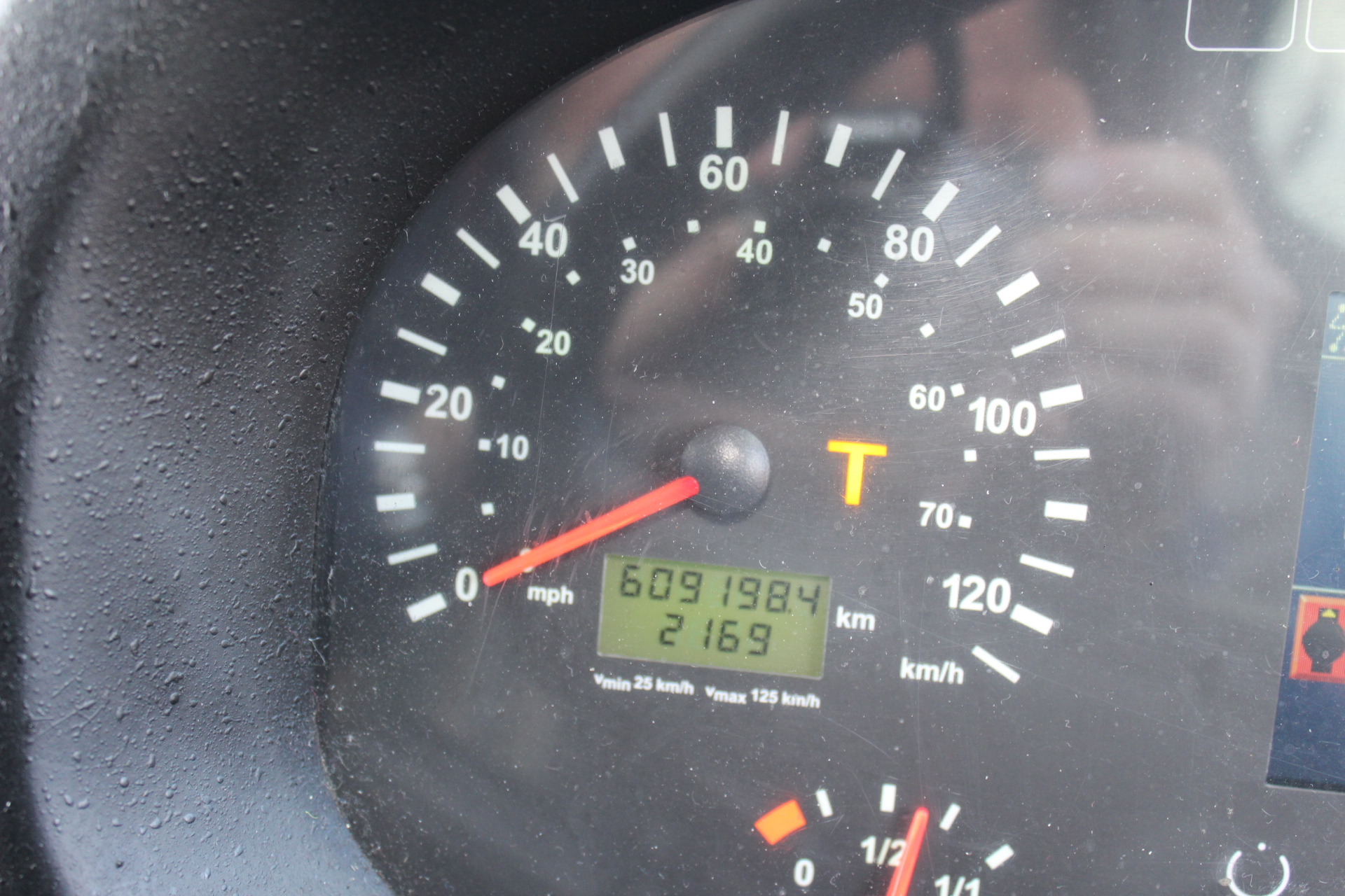 09 BOVA MAGIQ TRI-AXLE 53 RECLINER EXEC - Hills Coaches