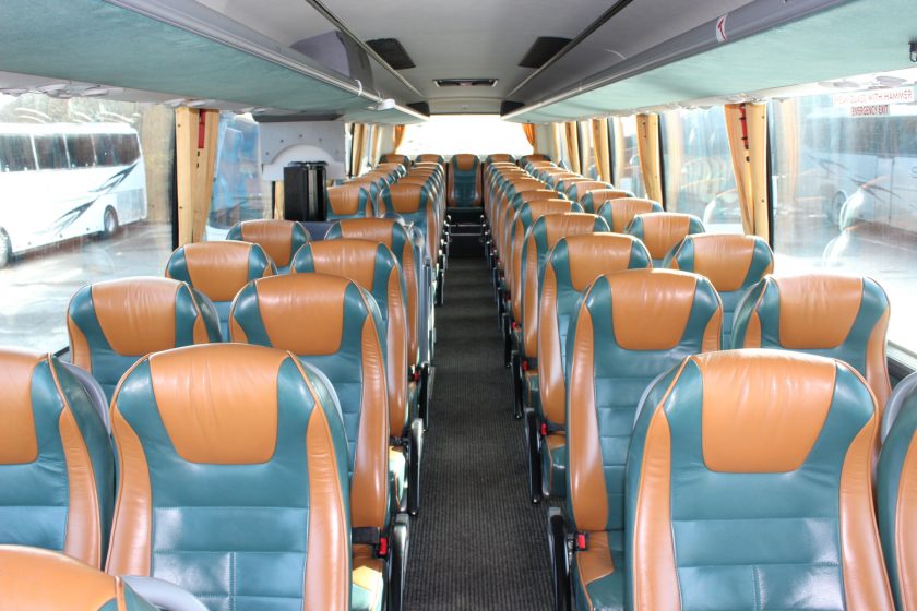 09 BOVA MAGIQ TRI-AXLE 53 RECLINER EXEC - Hills Coaches