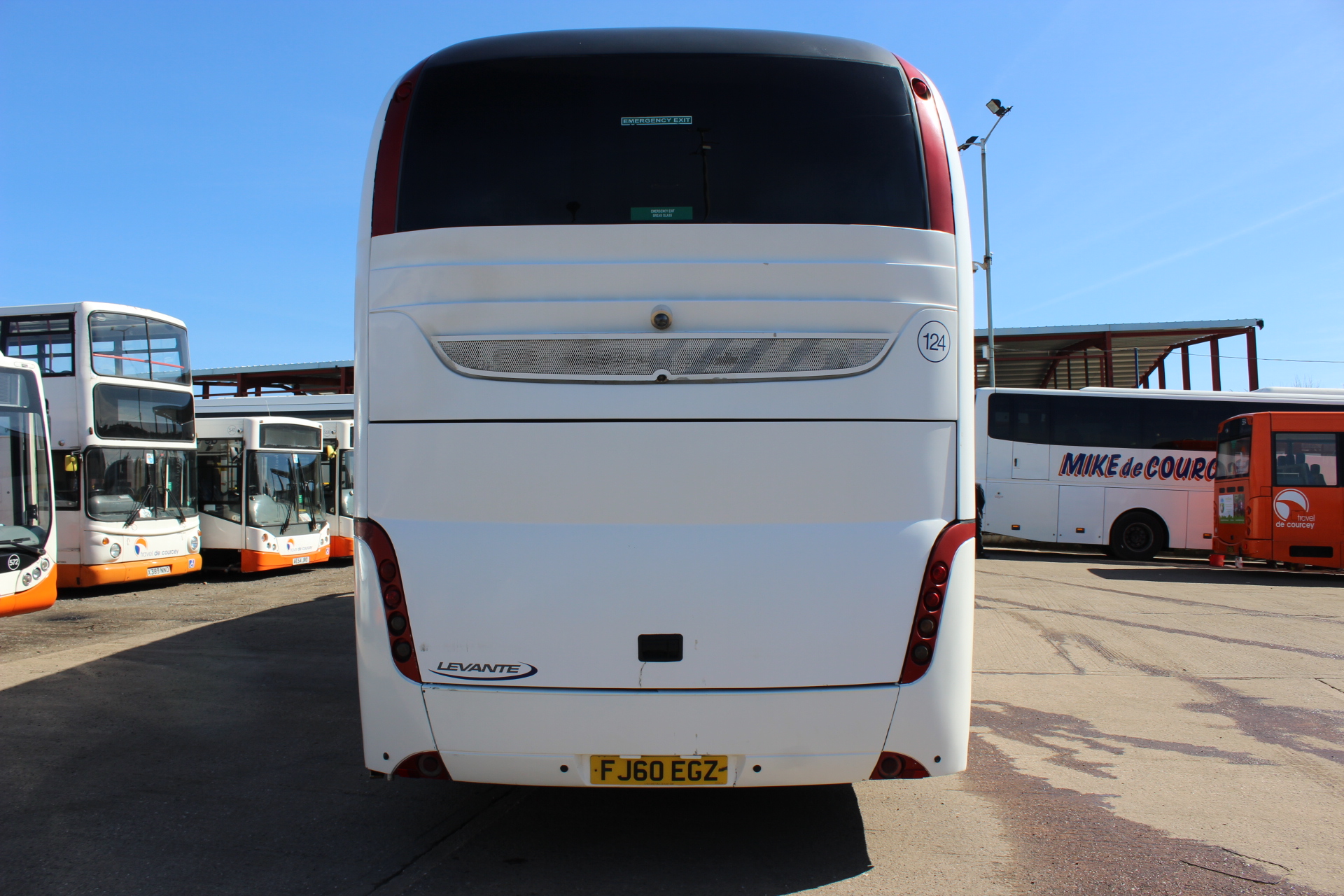 2011 VOLVO B9R CAETANO LEVANTE 48 SEATS - Hills Coaches