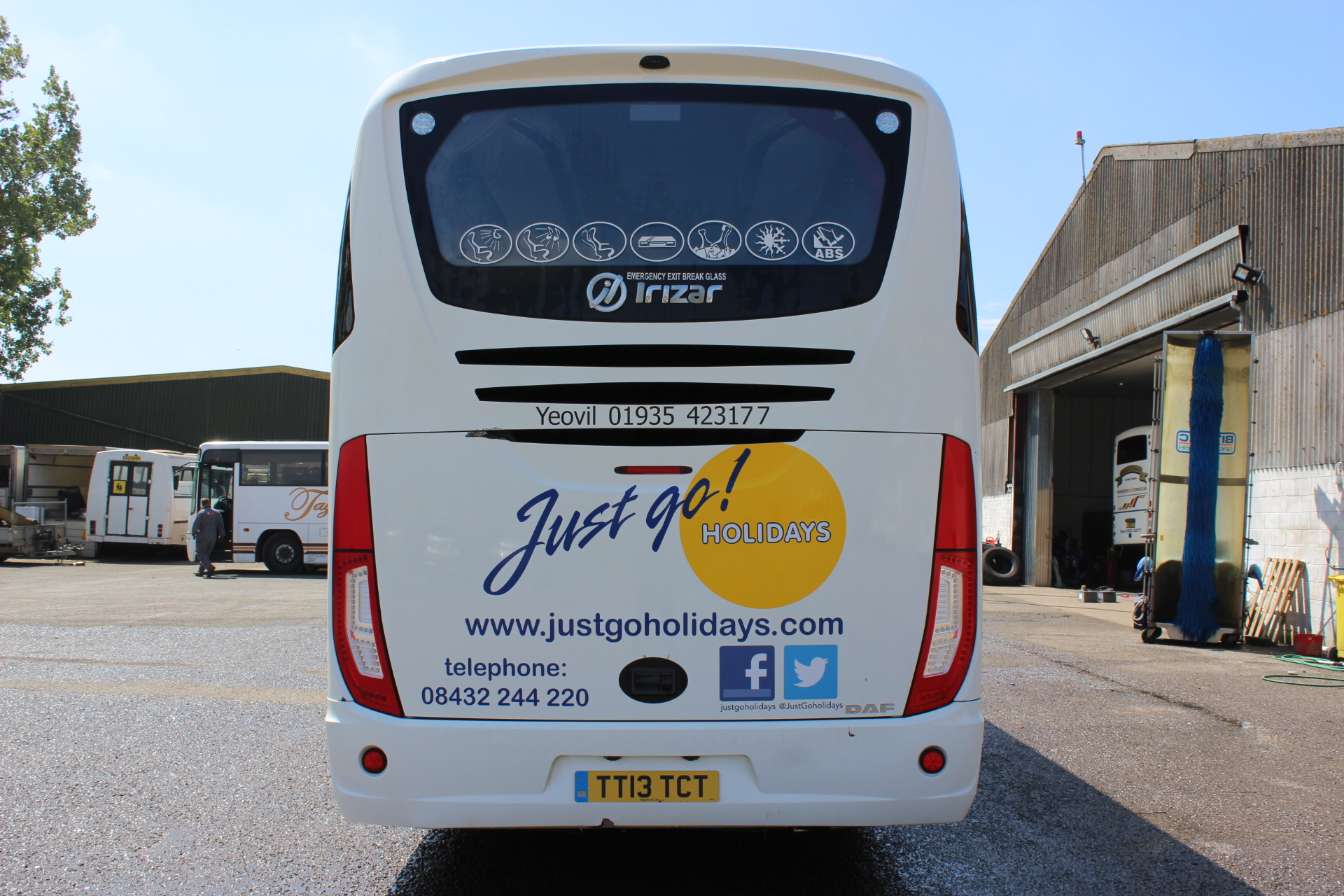 2013 IRIZAR i6 55 RECLINER EXEC - Hills Coaches