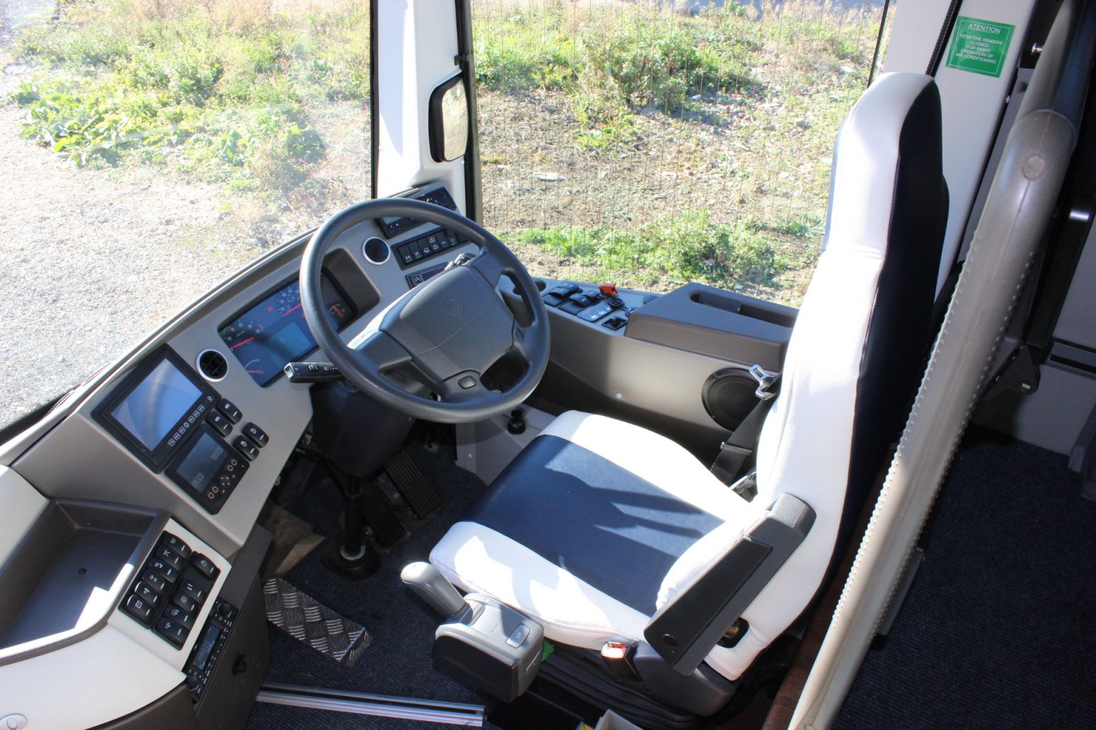 2016 VOLVO B8R SUNSUNDEGUI SC5 - Hills Coaches