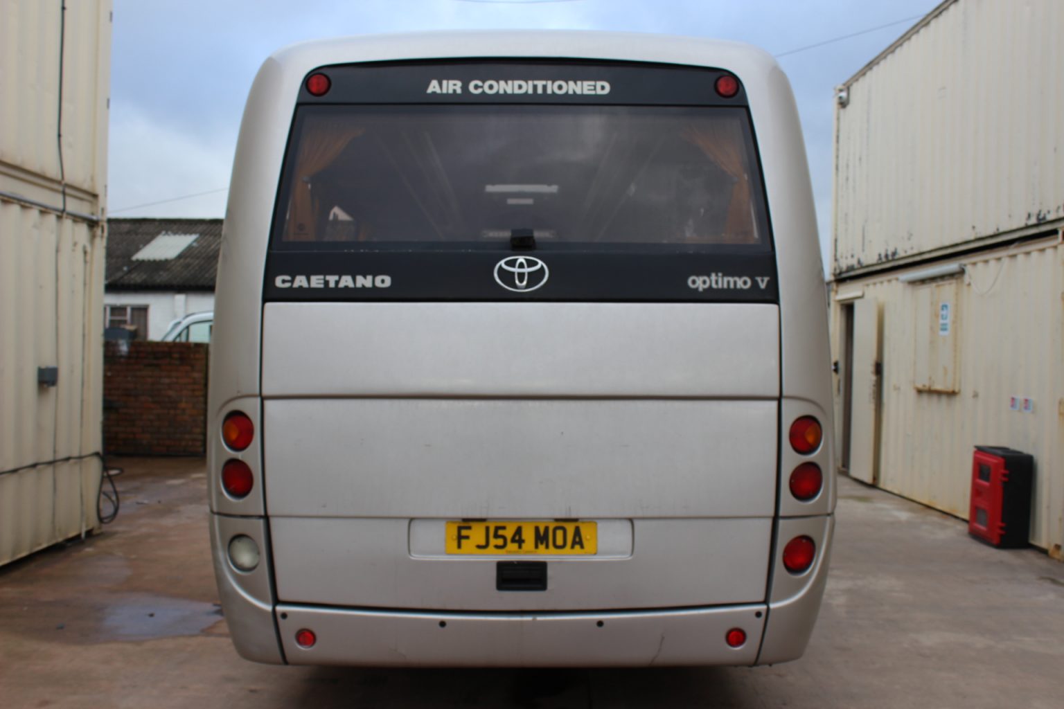 2004 TOYOTA OPTIMO V 21 SEATS - Hills Coaches