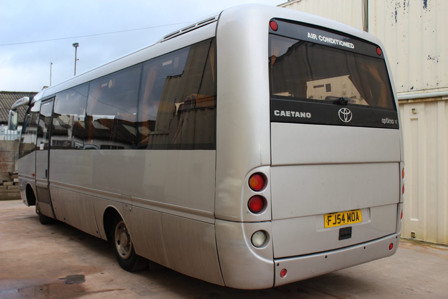 2004 TOYOTA OPTIMO V 21 SEATS - Hills Coaches