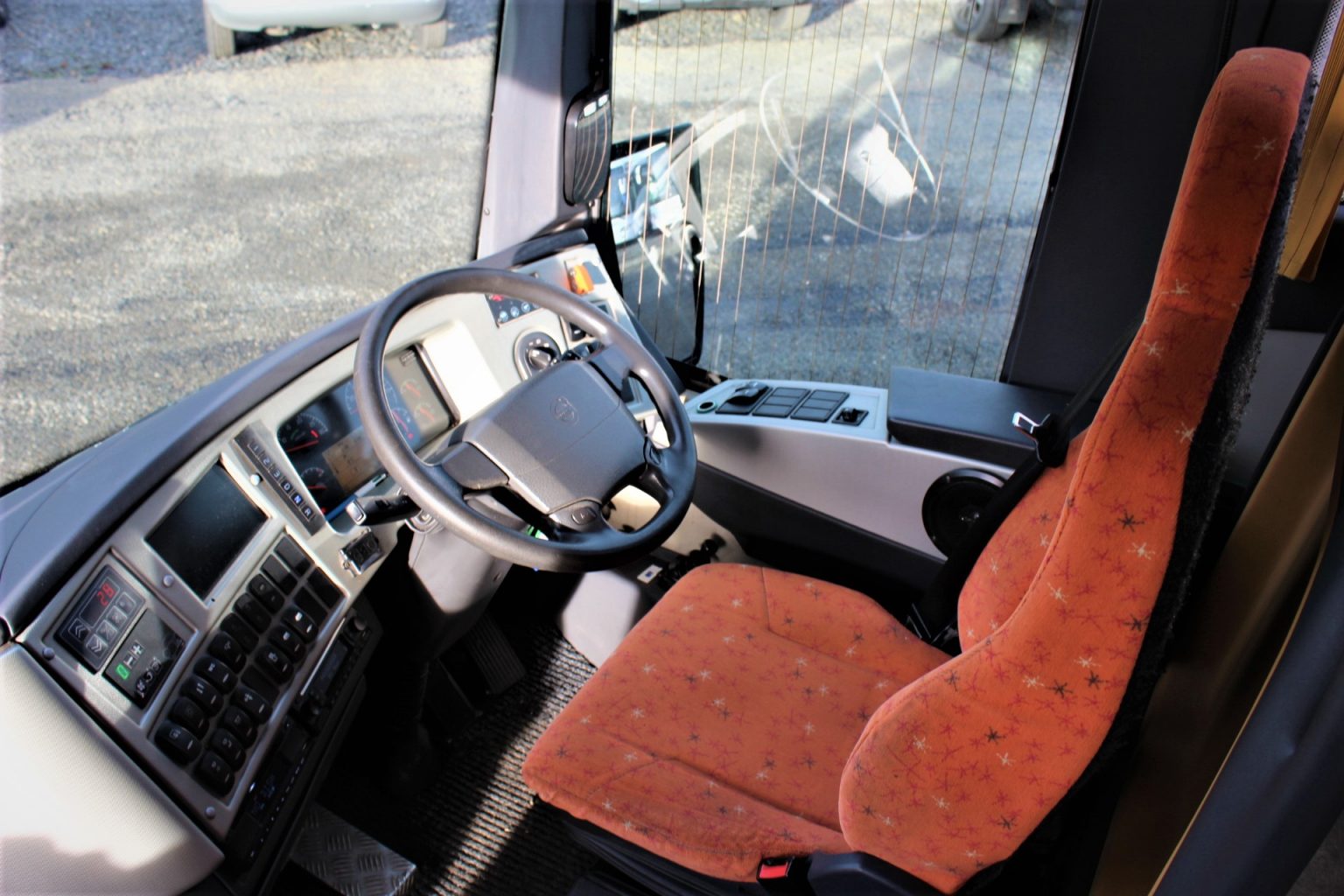 2012 VOLVO B7R SUNSUNDEGUI SIDERAL 38 SEATS - Hills Coaches