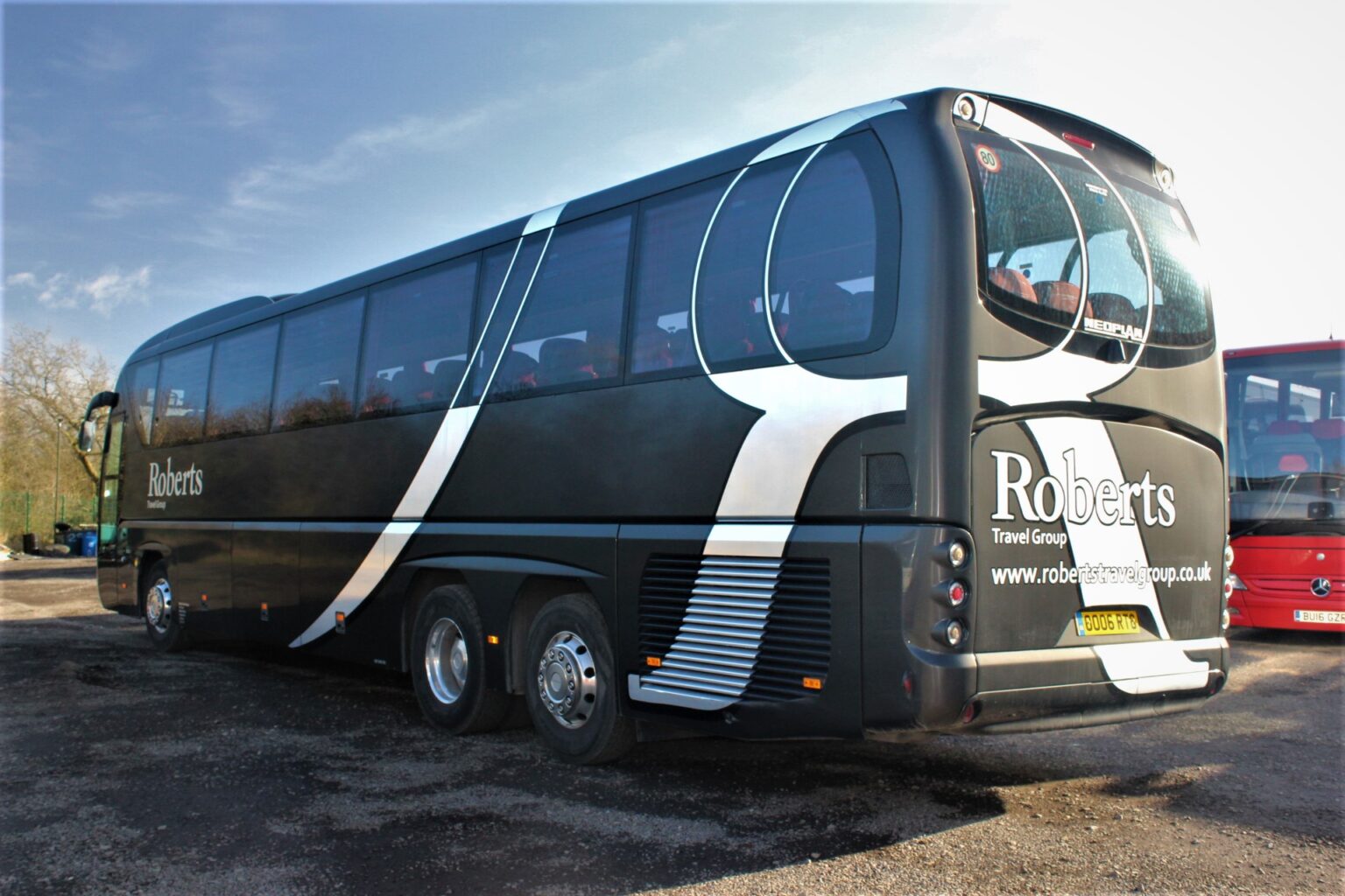 2013 NEOPLAN P22 TOURLINER 61 SEATS - Hills Coaches