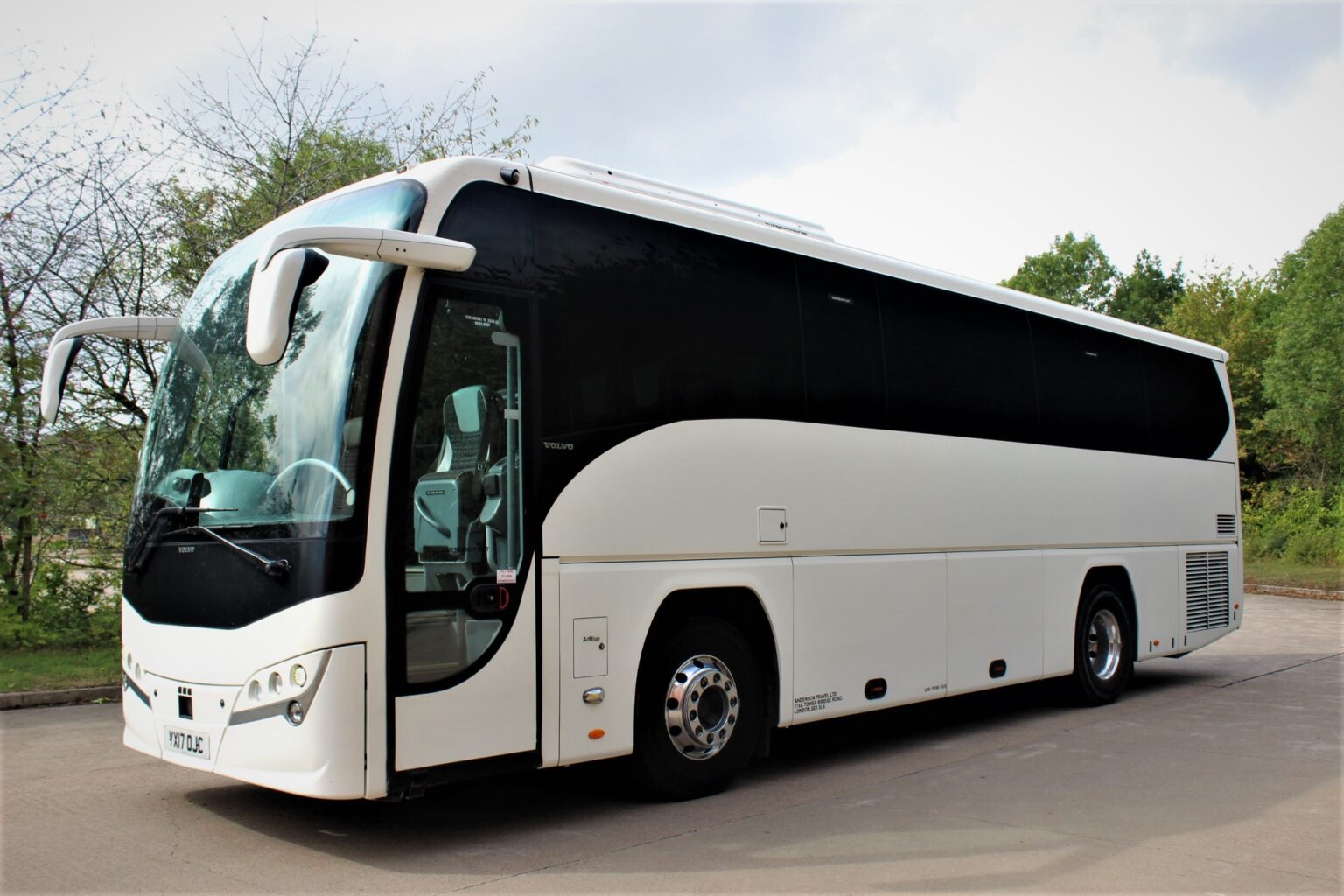 2017 VOLVO B8R PLAXTON PANTHER CUB 45 SEAT EURO 6 - Hills Coaches