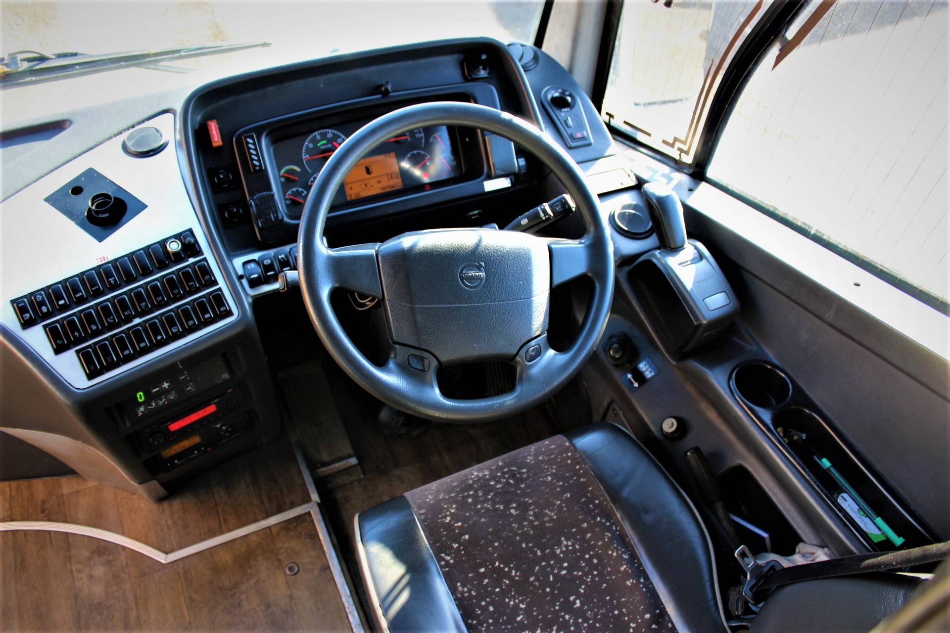 2011 VOLVO B9R CAETANO LEVANTE 48 SEAT EURO 5 - Hills Coaches