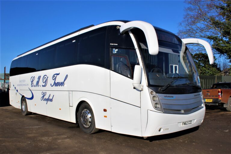 2013 VOLVO B9R CAETANO LEVANTE 49 SEAT EURO 5 - Hills Coaches