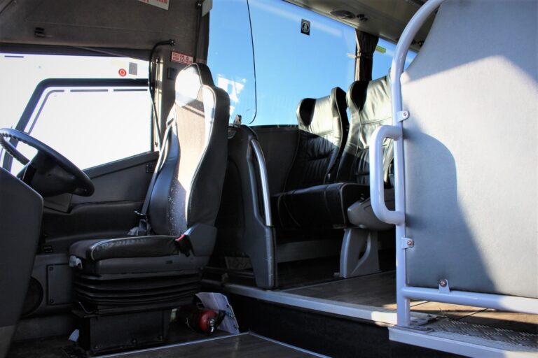 2013 VOLVO B9R CAETANO LEVANTE 49 SEAT EURO 5 - Hills Coaches