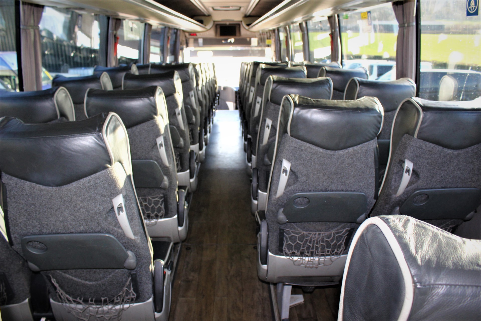 2011 VOLVO B9R CAETANO LEVANTE 48 SEAT EURO 5 - Hills Coaches