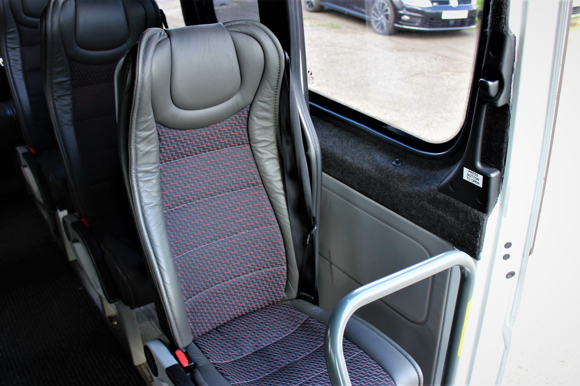 2018 MERCEDES 516 CDI SPRINTER 16 SEAT EURO 6 - Hills Coaches