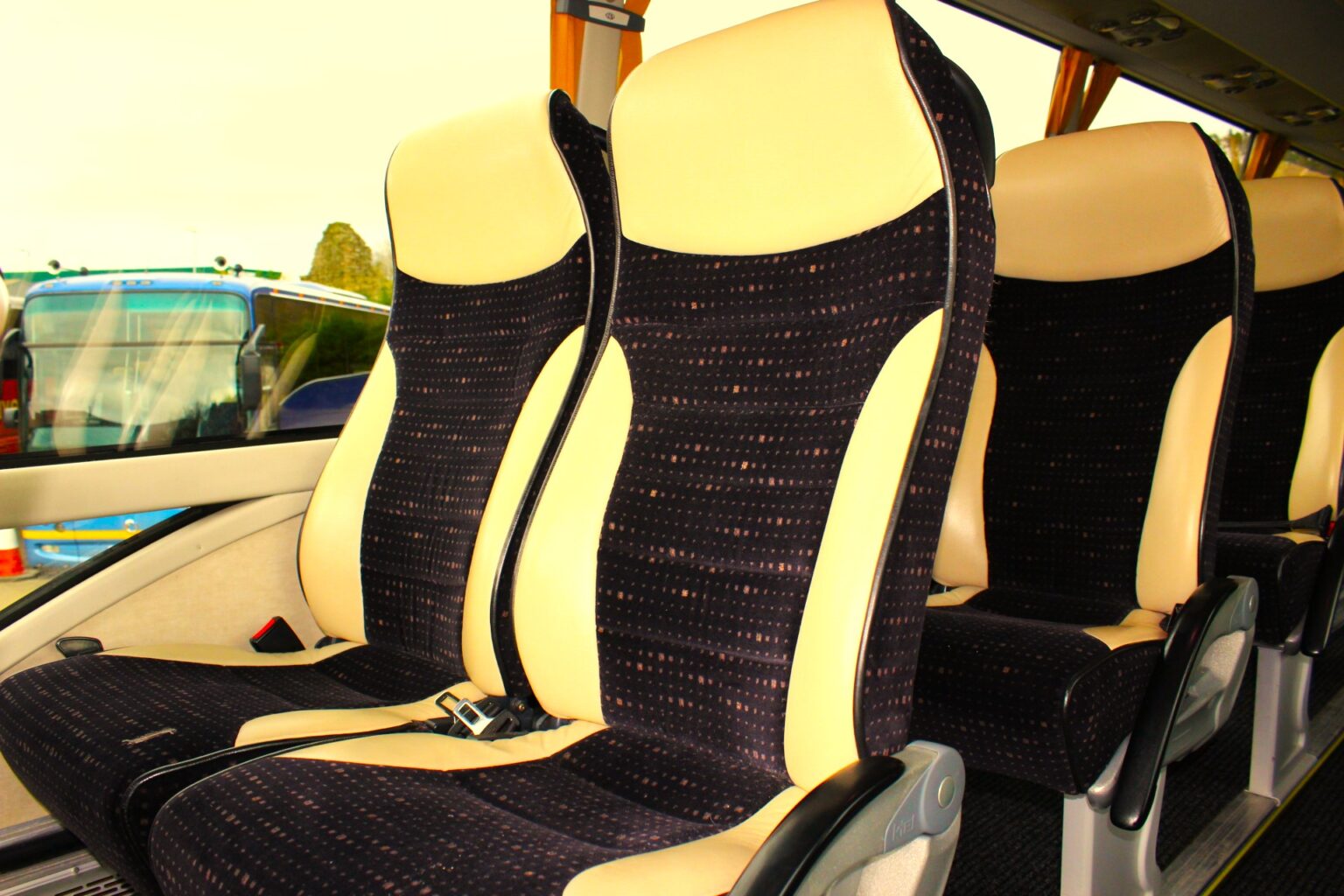 2016 BEULAS MYTHOS 59 SEAT EXEC EURO 6 - Hills Coaches