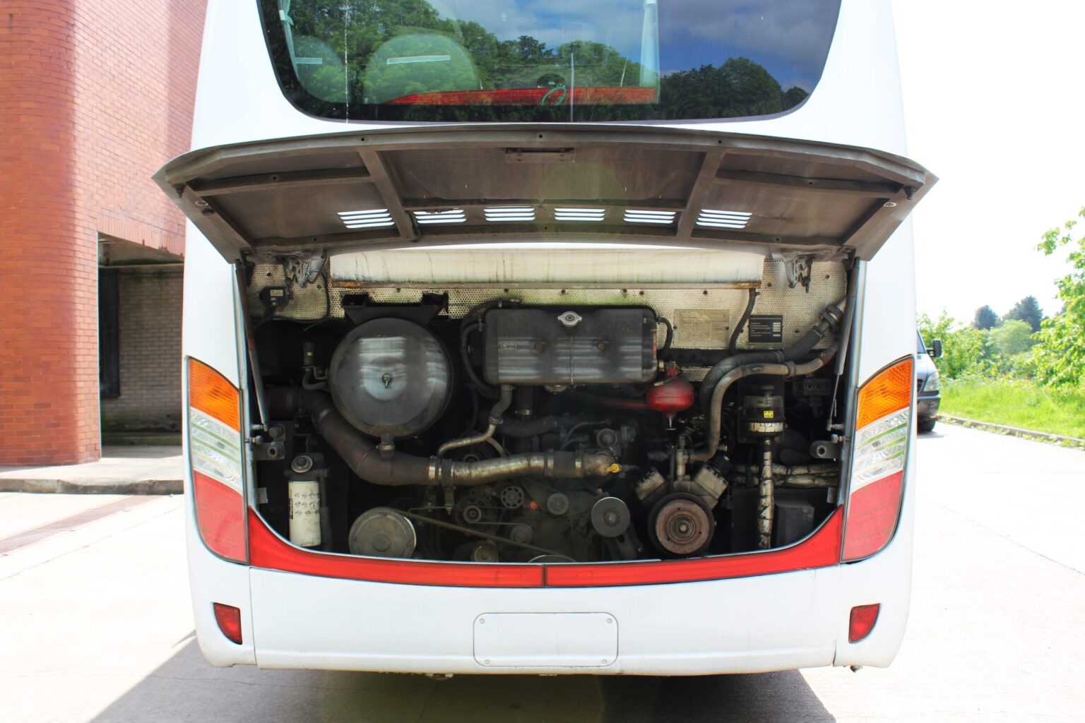 2018 YUTONG TC9 34 SEAT EURO 6 - Hills Coaches