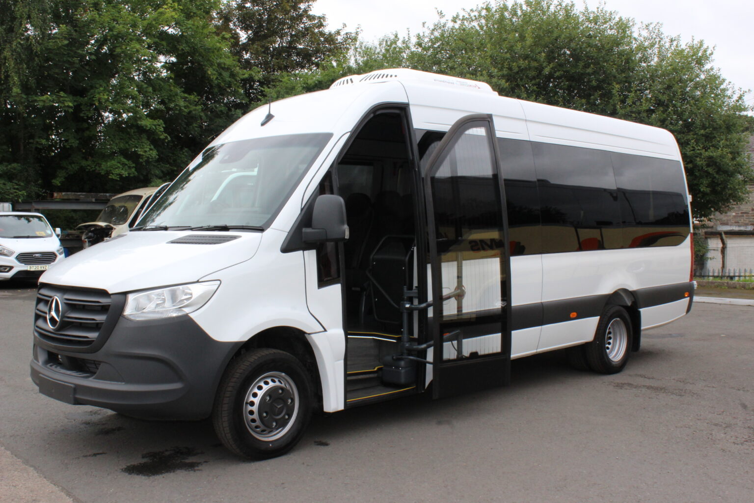 NEW MERCEDES-BENZ 517 CDi SPRINTER CENTOBUS EL 16 SEATS - Hills Coaches