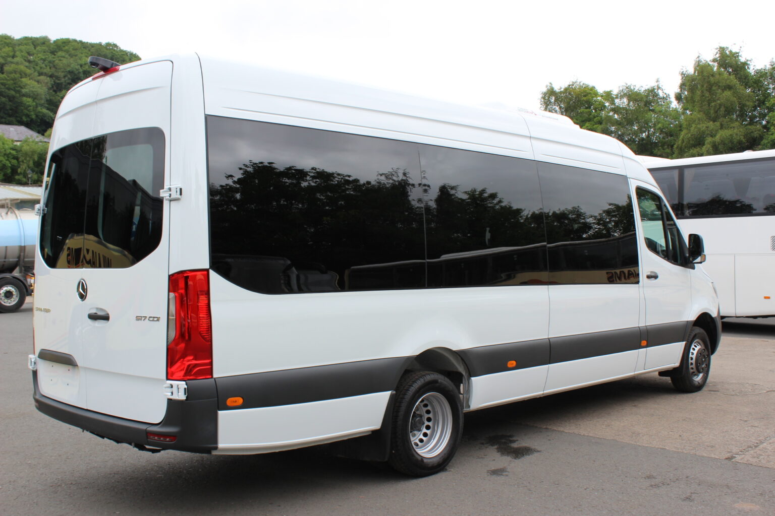 NEW MERCEDES-BENZ 517 CDi SPRINTER CENTOBUS EL 16 SEATS - Hills Coaches