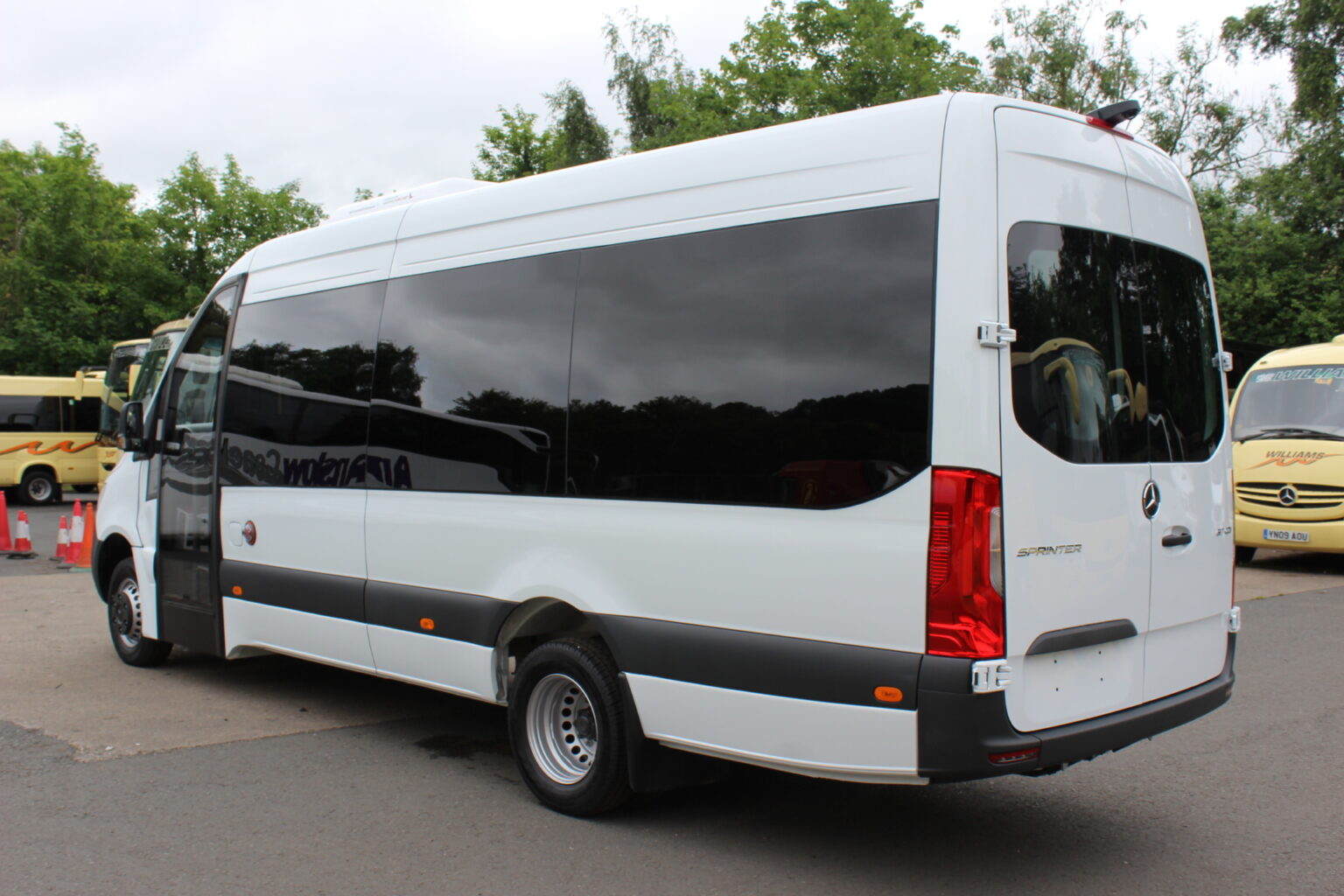 NEW MERCEDES-BENZ 517 CDi SPRINTER CENTOBUS EL 16 SEATS - Hills Coaches
