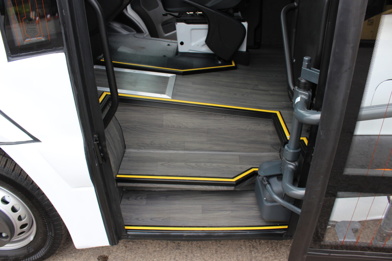 NEW MERCEDES-BENZ 517 CDi SPRINTER CENTOBUS EL 16 SEATS - Hills Coaches