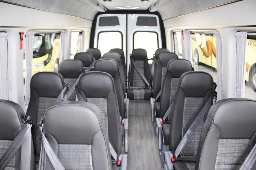 NEW MERCEDES-BENZ 517 CDi SPRINTER CENTOBUS EL 16 SEATS - Hills Coaches