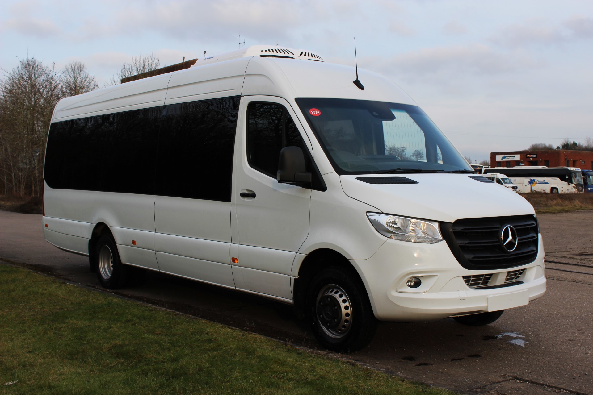NEW MERCEDES-BENZ 517 CDI CENTOBUS EXECUTIVE TOURING EURO 6 - Hills Coaches
