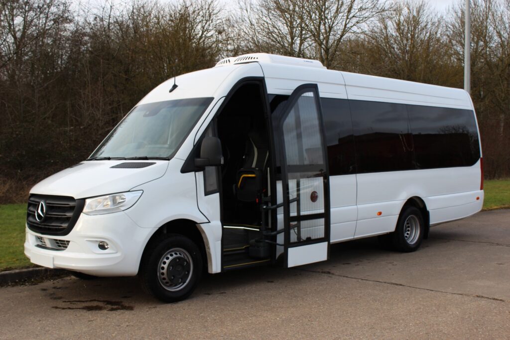 NEW MERCEDES-BENZ 517 CDI CENTOBUS EXECUTIVE TOURING EURO 6 - Hills Coaches