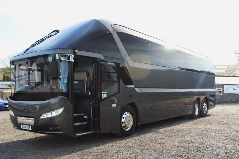 2014 NEOPLAN STARLINER 53 SEAT EXEC EURO 5 - Hills Coaches