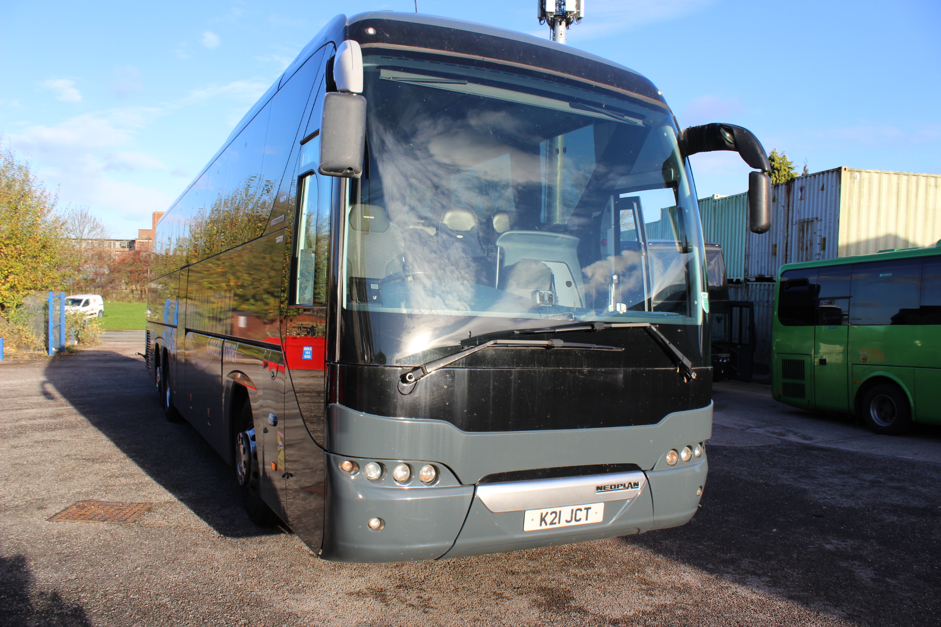 2017 NEOPLAN TOURLINER N2216 / SHDC 55 SEAT EXEC EURO 6 - Hills Coaches